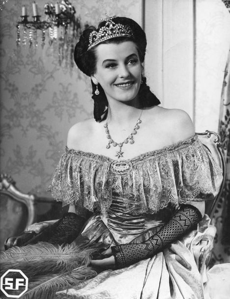 Ester Toivonen kärsi kauneudestaan - Ilta-Sanomat