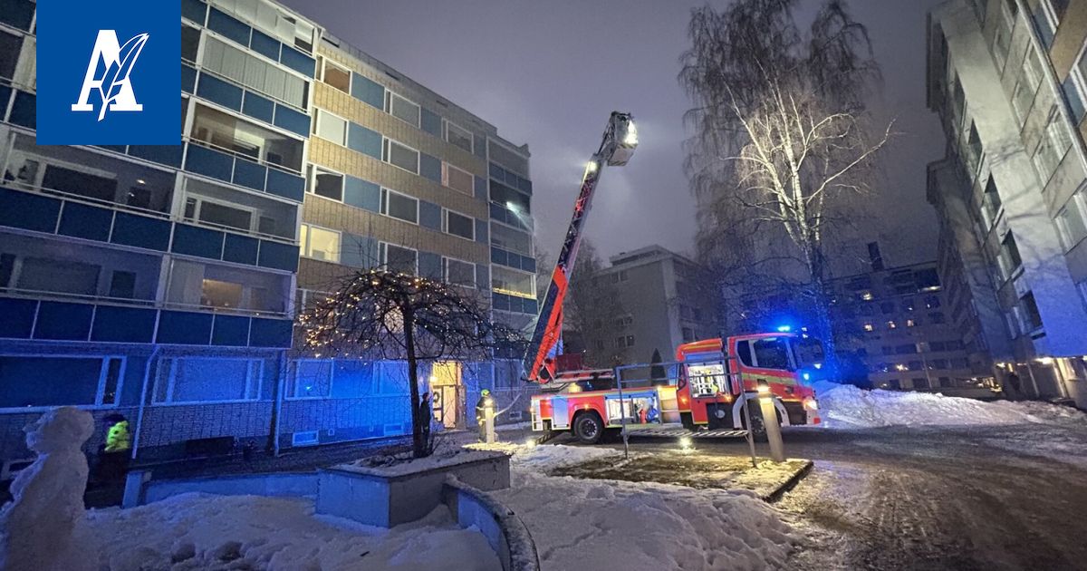 Kerrostalo­asunnon parvekkeella syttyi tulipalo Tampereen keskustassa
