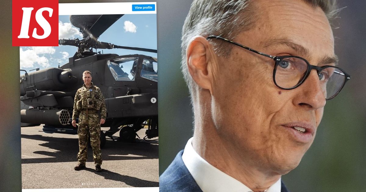 Stubb poseeraa taisteluhelikopterin edessä maastopuvussa - Ilta-Sanomat