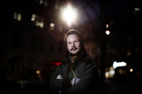 Saamelainen Niillas Holmberg sai Eino Leinon palkinnon | HS.fi