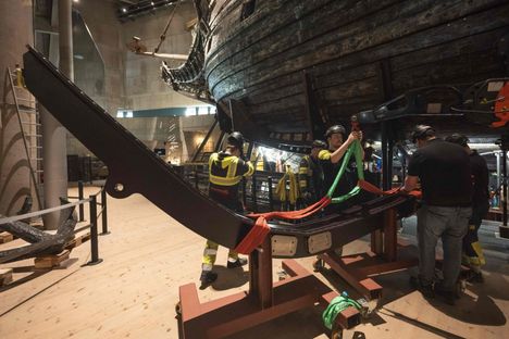 Vasa-laiva uhkaa keikahtaa kumoon