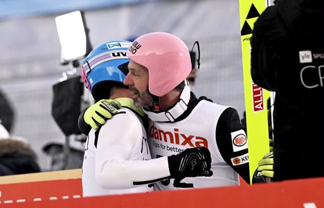 Janne Ahonen, 47, ja Toni Nieminen, 49, hyppäsivät Lahden suurmäestä ...