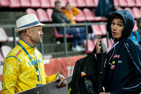 Stefan Holm räjäytti internetin hyppimällä 1,5-metristen aitojen yli ...
