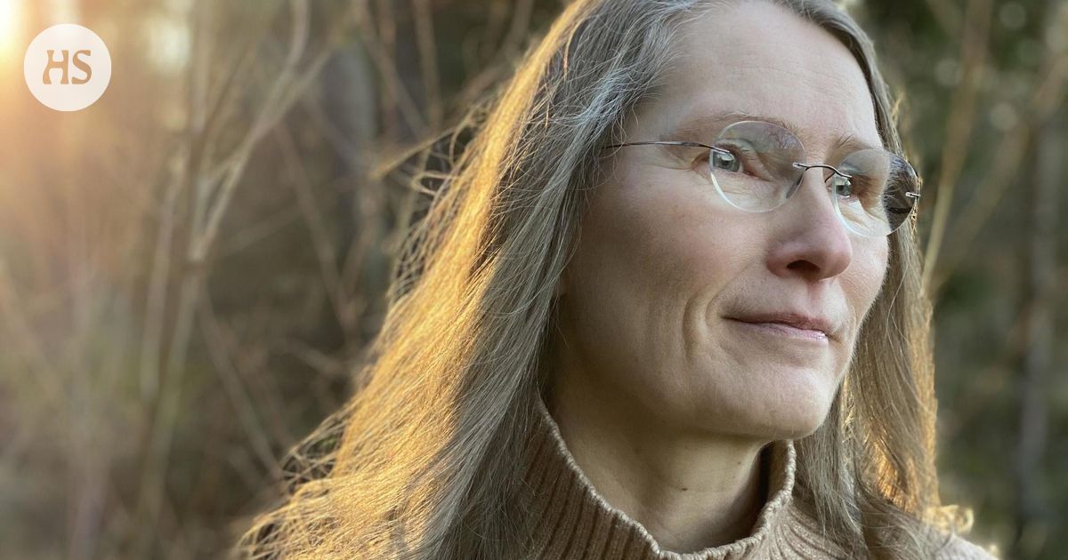 Vuoden 2020 tekstiilitaiteilijaksi valittu Raija Jokinen luo teoksensa pellavakuidusta | HS.fi