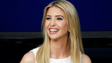 Ivanka Trump leikkasi yhden perheen naisen pois kuvasta - Ilta-Sanomat