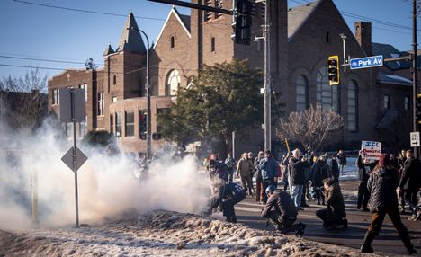 Kuusi liittovaltion syyttäjää irtisanoutunut, Joe Rogan vertaa ICE:ä ...
