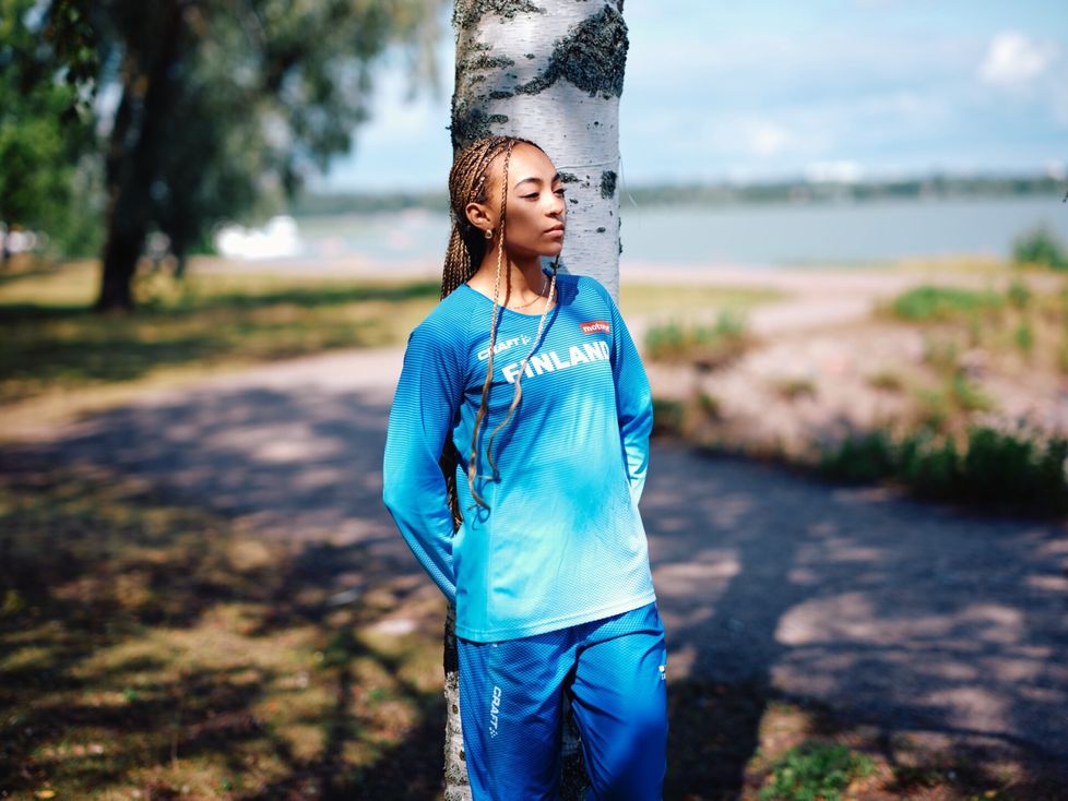 Katriina Wright edustaa Suomea ja hämmästelee jatkuvaa kahvin juontia ...