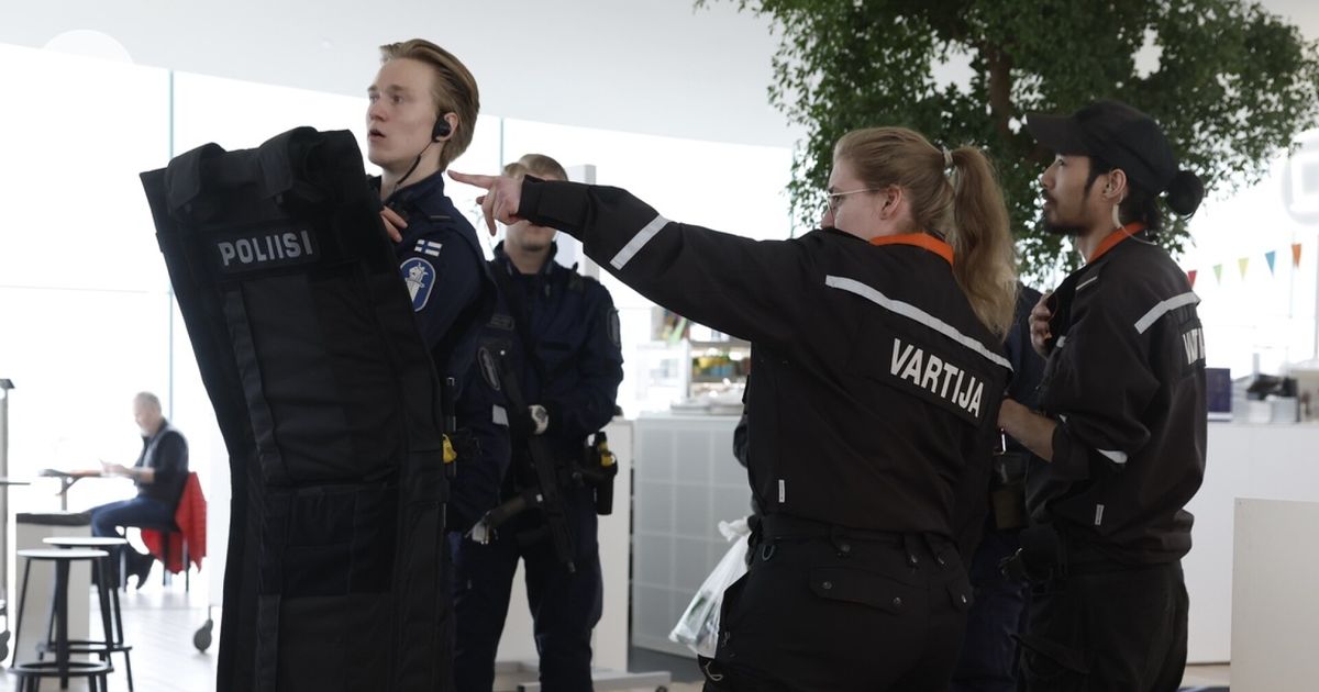 Oodi-kirjastossa oli näkyvä poliisioperaatio – Ilmoitus aseistetusta miehestä paljastui ...