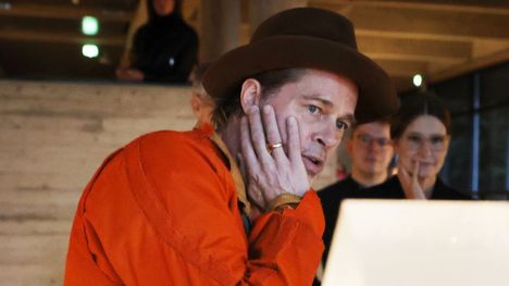 Onko Brad Pitt käynyt kasvojenkohotuksessa? Kauneuskirurgi julkaisi ...