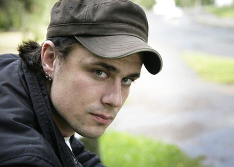 Tenavatähti Tuomas Iso-Ahola sai tytöt sekaisin 1993 – aikuiseksi ...