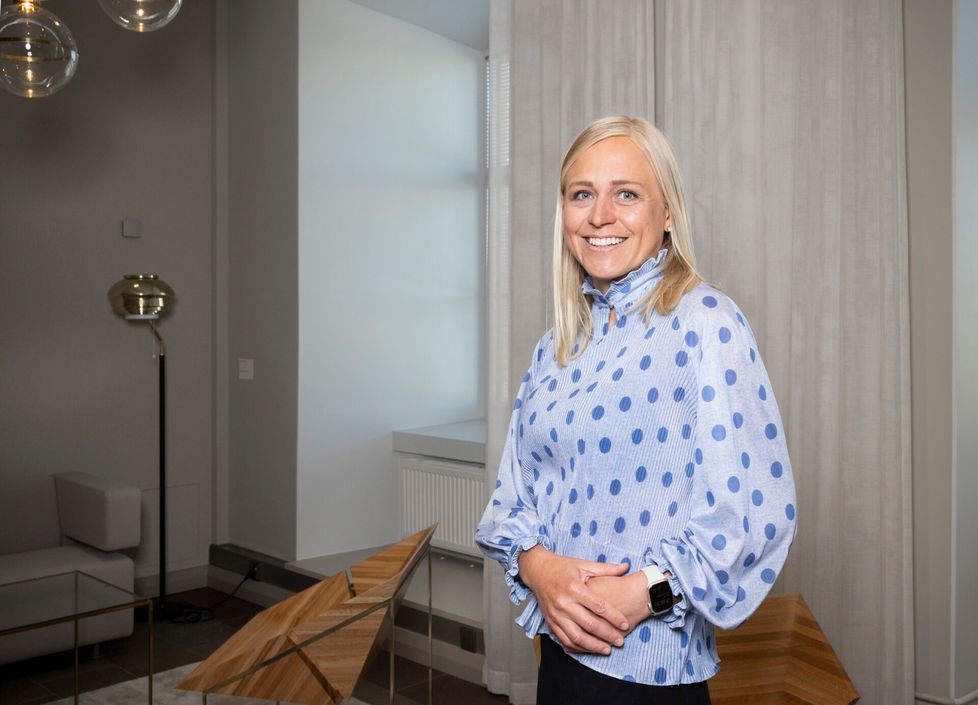 Miten Elina Valtonen päätyi ulkoministeriksi? Taustalla mökillä tehty ...