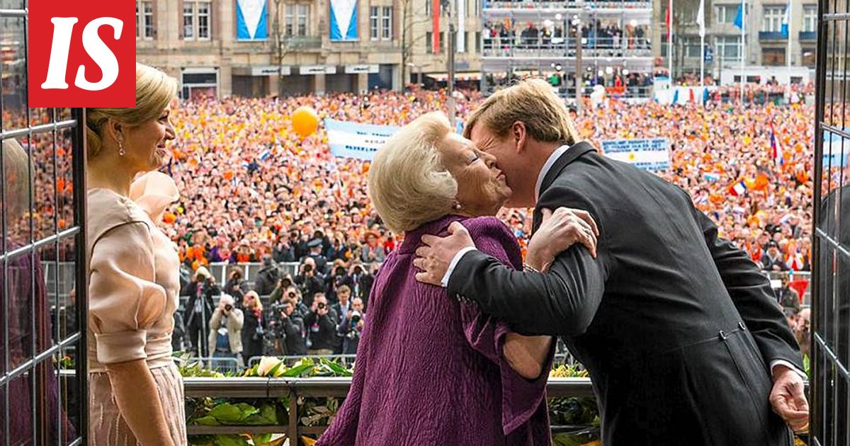 Hollannin uusi kuningas kauniin kuningattarensa kanssa virallisessa ...