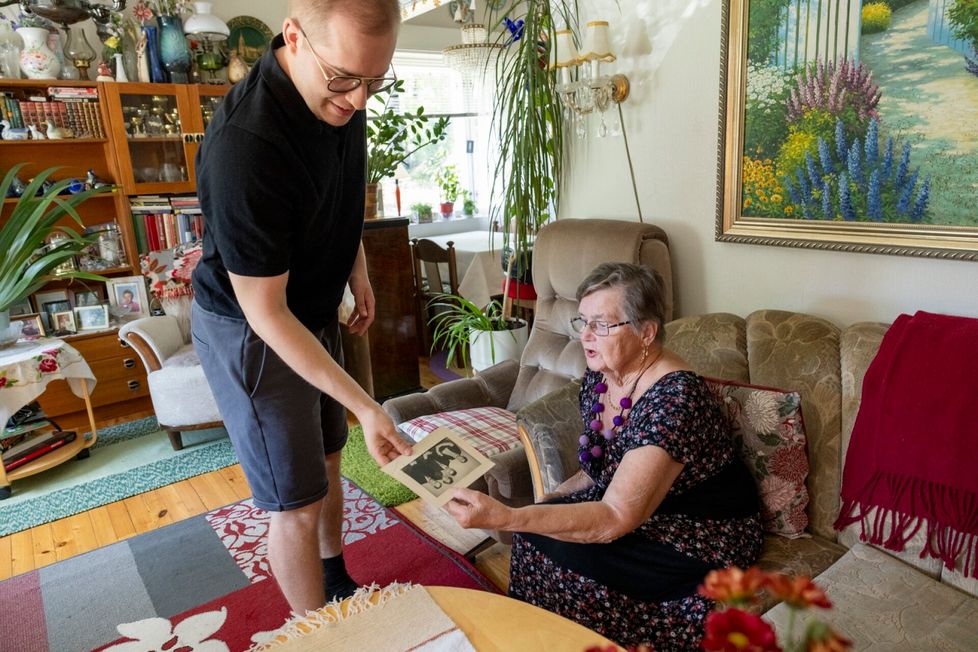 Hermanni ja Kaarina-mummo esittelevät kuuluisan mummolan - Ilta-Sanomat