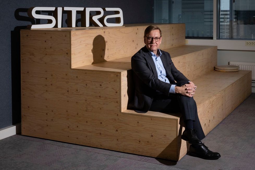 Sitralaisten kuvaillaan eläneen Nokia-miljoonilla kuin pellossa ...