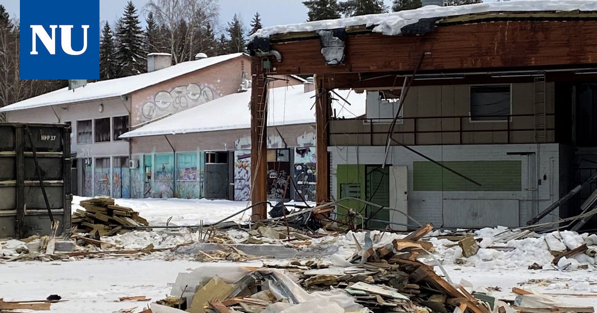 Pinsiöntiellä sijaitsevan Nokian kaupungin vanhan varikon purkutyöt alkoivat - Nokian Uutiset