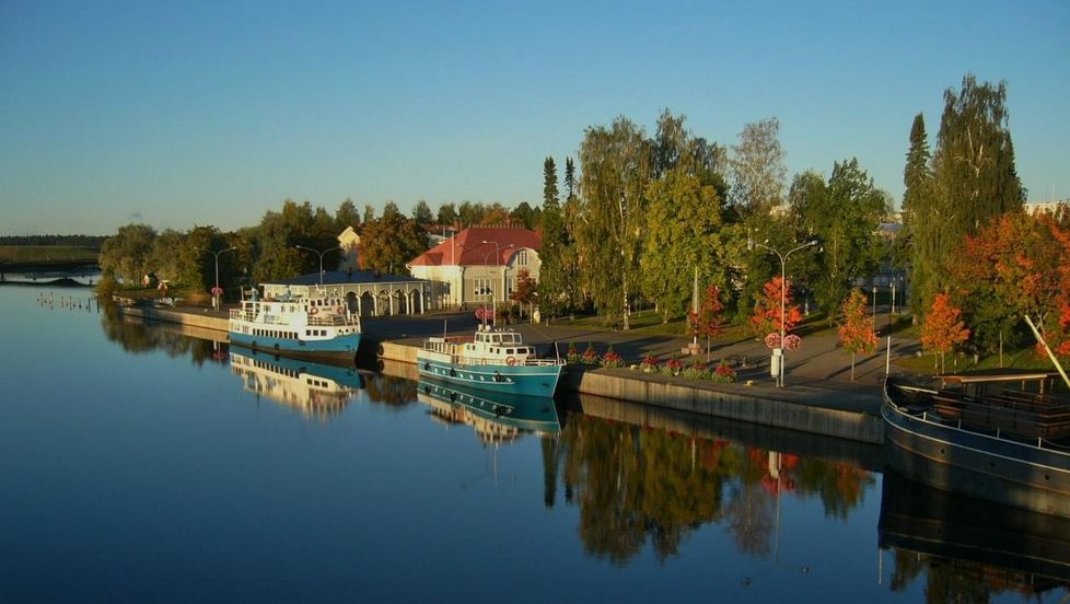 Näin räiskyvä ruska valtasi maan, katso 13 värikästä kuvaa: ”Suomi on ...