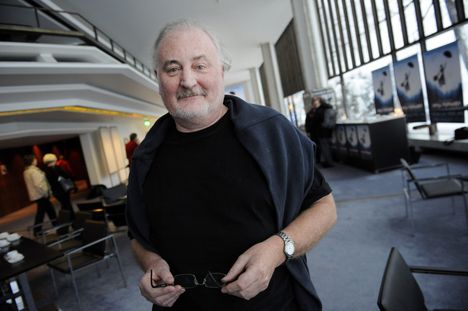 Kirja: Neil Hardwick asuu palvelutalossa - Ilta-Sanomat