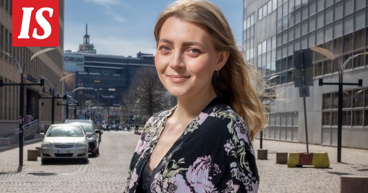 Somevaikuttaja Jenni Rotonen julkaisi kuvan karvaisista sääristään - Ilta-Sanomat