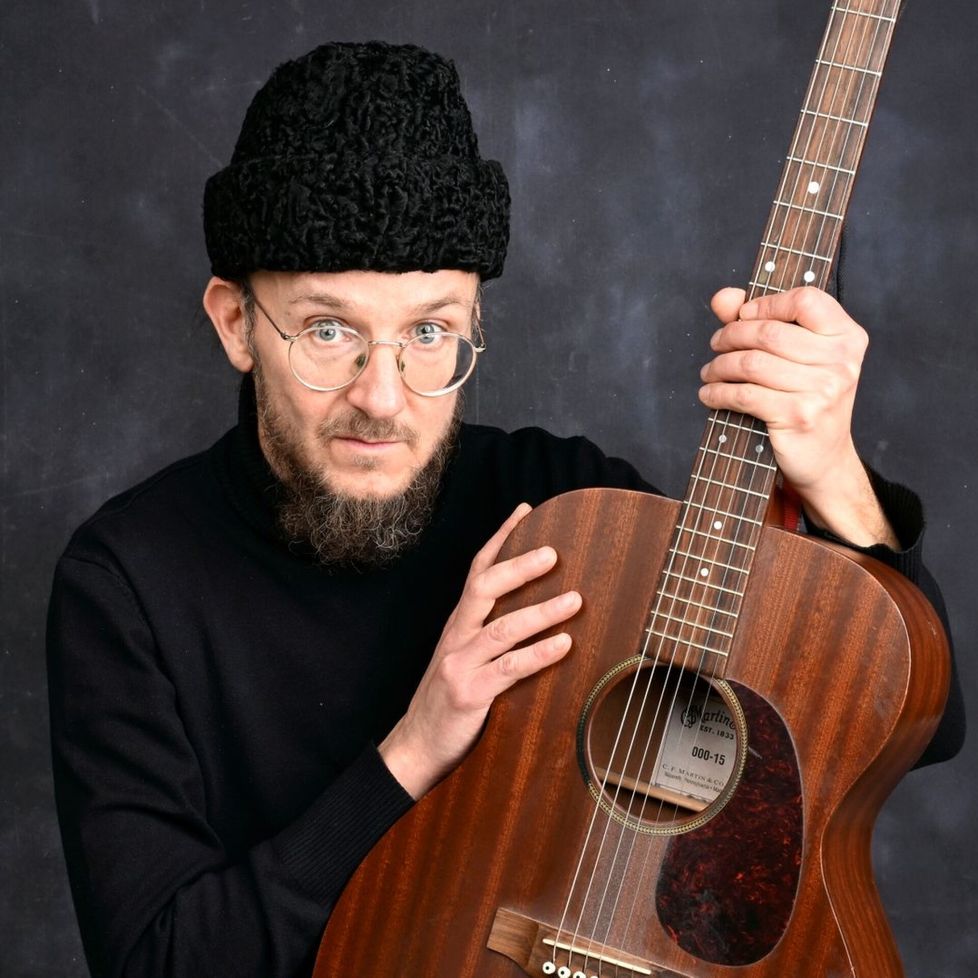 Samuli Putro julkaisi Ikävä mummoa -sooloalbumin: kertoo nyt arjestaan ...