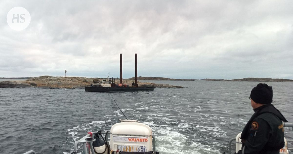 Konevikainen hinaaja ja proomu ajautuivat rantaan Ahvenanmaalla | HS.fi