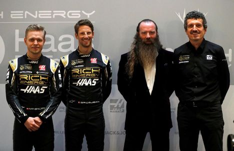 F1-talli esitteli uuden autonsa – värit muuttuivat täysin - Ilta-Sanomat