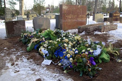 Timo T. A. Mikkonen haudattiin Mäntsälän hautausmaalle - Ilta-Sanomat