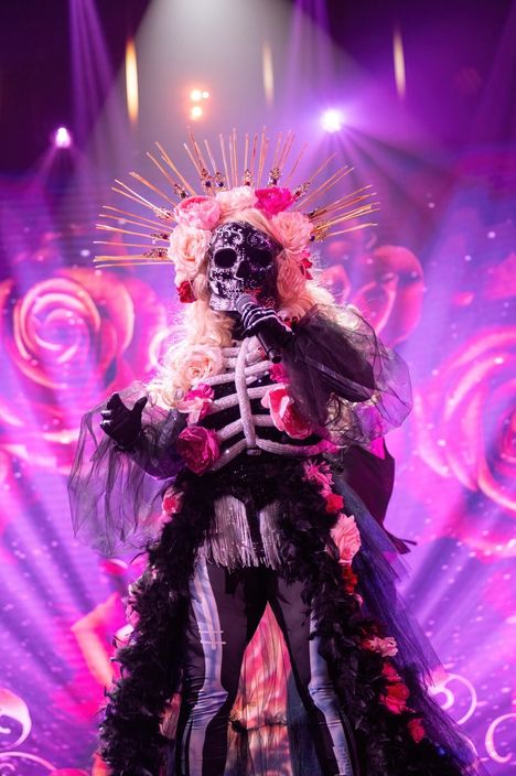 Masked Singer Suomi: Raasu-hahmo paljastui Ellen Jokikunnakseksi - Ilta ...