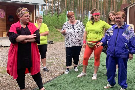Teatteriarvio Luvian kesäteatteri Ja Jumala loi naisen - Satakunnan Kansa