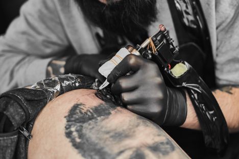 Rikkaiden tatuointitrendi saa asiantuntijoilta täystyrmäyksen ...