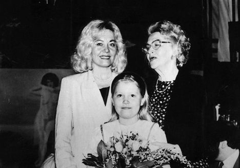 Junnu Vainion ex-vaimo Taina puhuu kirjassa suunsa puhtaaksi elämästä ...