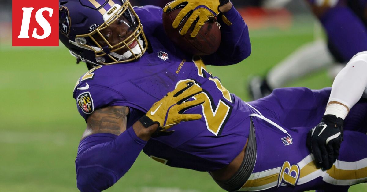 NFL: Derrick Henryn paljas pylly vilahti suorassa tv-lähetyksessä ...