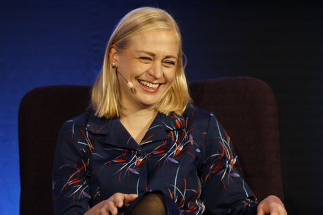 Nyt puhuu iranilainen Bahar Elina Valtosen säärien sensuroinnista ...