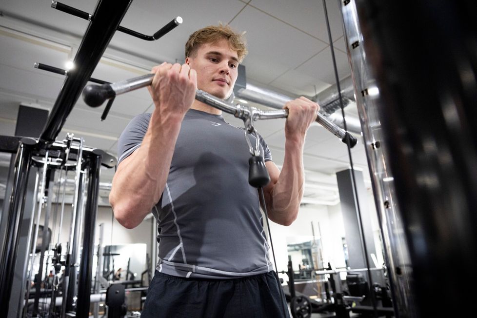 Treeni: Suomalaisen Joelin, 24, vartalo vetää sanattomaksi – se ei ...