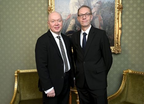 Näin Marko ja Eeva Ahtisaari suhtautuvat Autuas-hautamuistomerkkiin ...