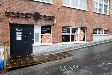 Uuden alueen ainoa kauppa laittoi lapun luukulle Tampereella ...