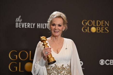 Golden Globe -gaala-asuissa nähtiin kannanottoja - Ilta-Sanomat