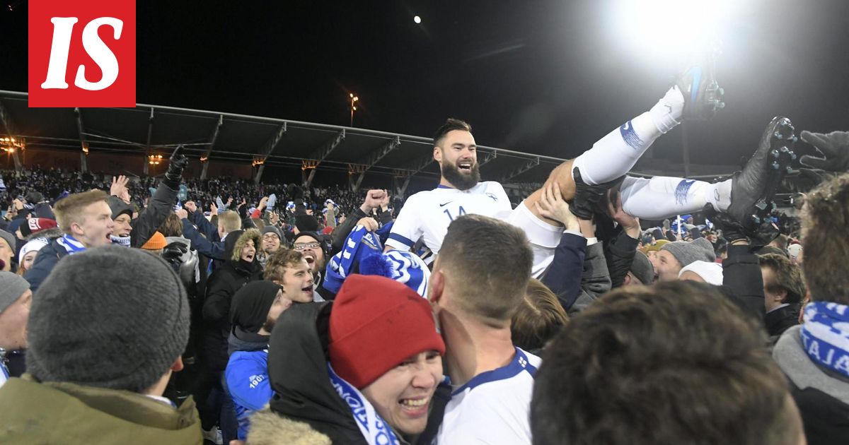 Fanit valtasivat kentän Huuhkajien historiallisen voiton jälkeen ...