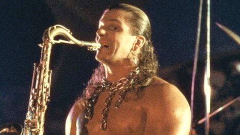 Tim Cappello oli Tina Turnerin legendaarinen paidaton saksofonisti ...