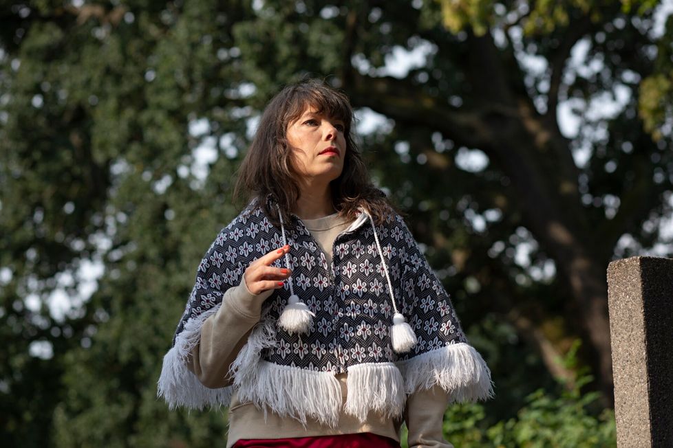 Ruotsinsuomalainen kirjailija Thella Johnson opetteli suomen uudelleen ...