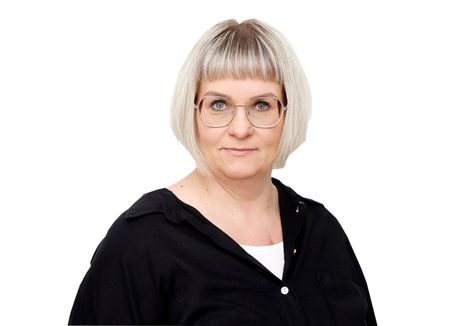 Pappa tytöstä pappia toivoi, mutta hänestä tulikin renttu toimittaja ...