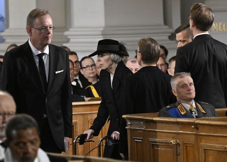 Tellervo Koivisto ei mennyt Ahtisaaren arkulle seppeleenlaskussa - Ilta ...