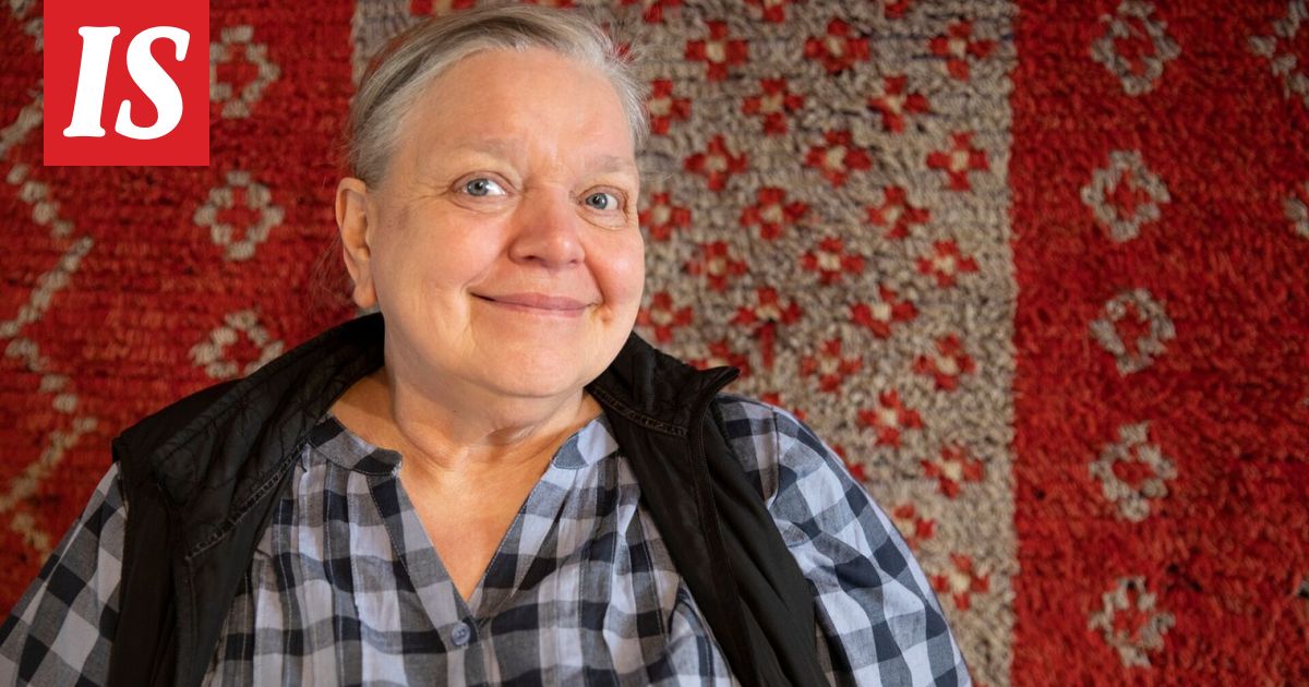 Uusin Enni Mustonen -kirja Syrjästäkatsojan tarinoita: Tekijä - Ilta ...