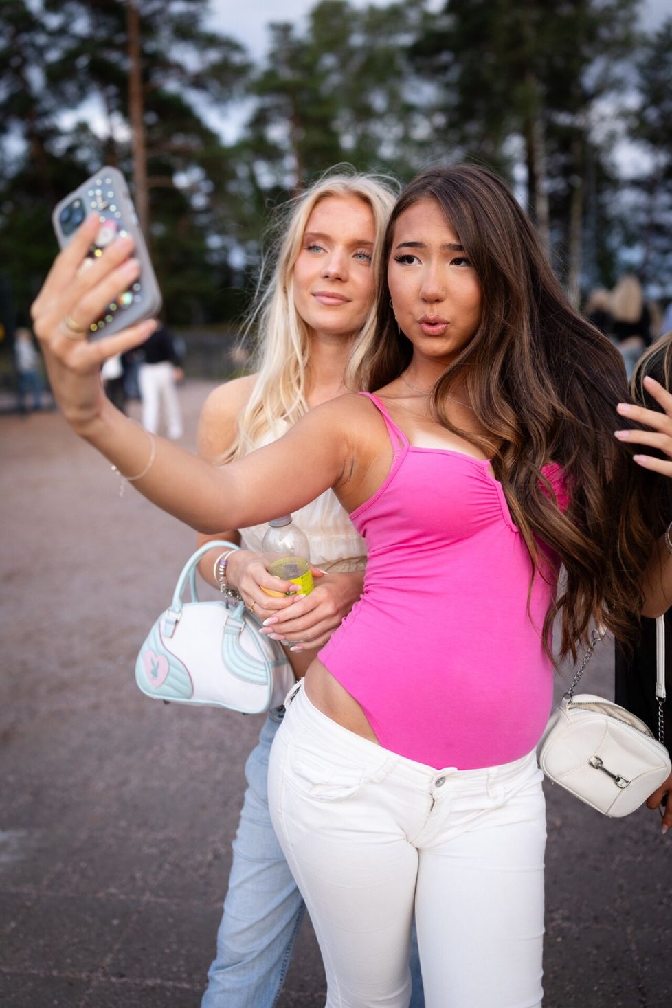 Joka vuosi espoolaisnuoret kokoontuvat rannalle, koska siellä alkaa LSP ...