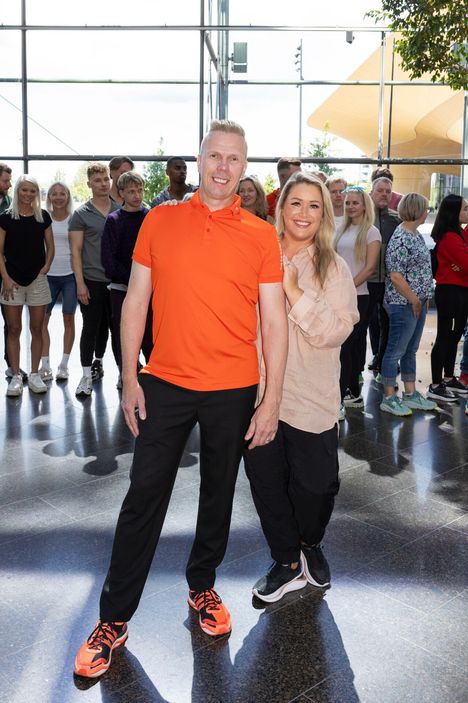 Amazing Race Suomi: Näyttelijä Jukka Rasila murtuu itkuun ja tärisee ...