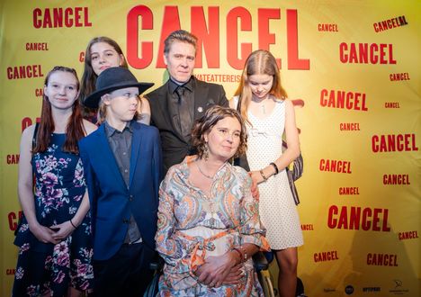 Tältä näytti Cancel-elokuvan ensi-illassa – Olga Temonen poseerasi ...