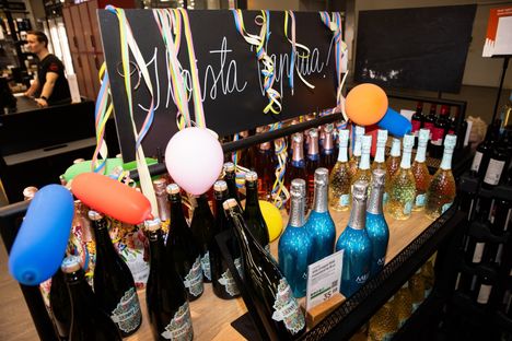 Näin asiakkaat kommentoivat Alkon alekokeilua – Vappumyynnissä erottuu ...