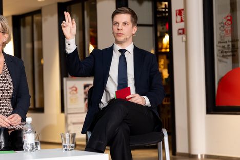 Perussuomalaiset ihmettelevät tukia romanihameiden ostamiseen - Ilta ...