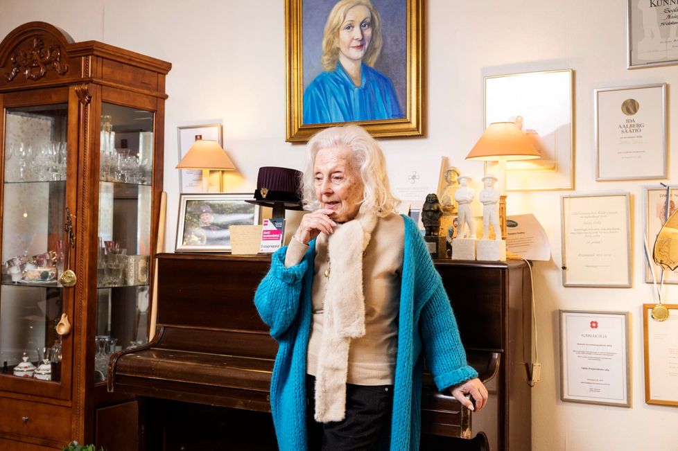 Kirja: Seela Sella kertoo, miksi hän petti Elis-aviomiestään - Ilta-Sanomat