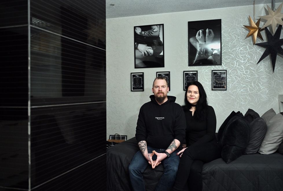 Tällaista on 24/7 Dom/sub -suhteessa elävän satakuntalaisparin arki ...