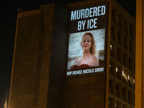 Minnesotassa ammuttu nainen oli vienyt lapsensa päiväkotiin vain hetkeä ...